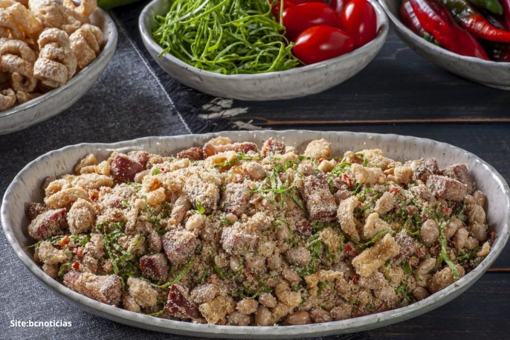 Receita de Feijão Tropeiro: Descubra o Sabor de Viagem Zoe Nômade